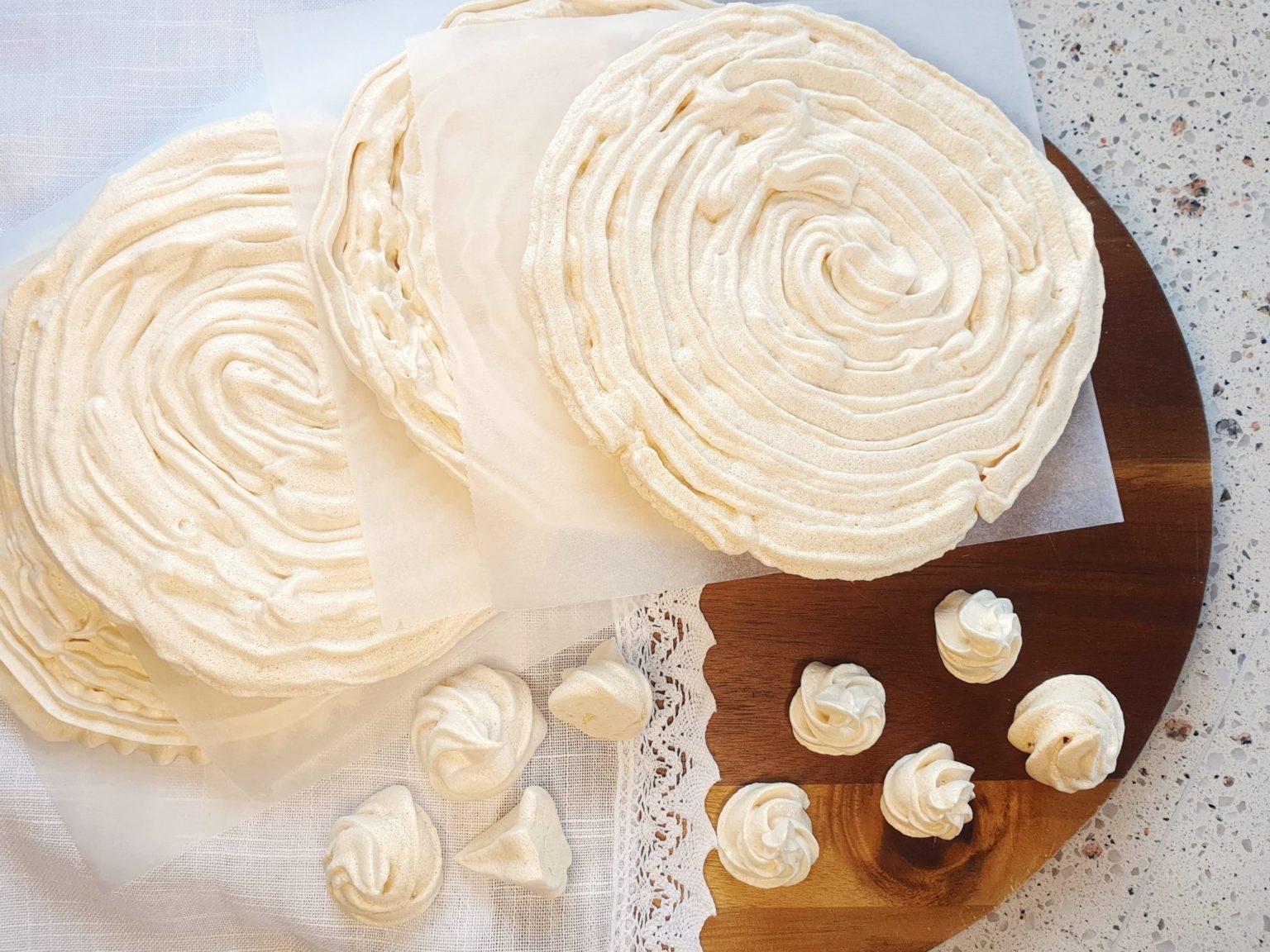 Tort de bezea și ciocolată - Adi Hădean