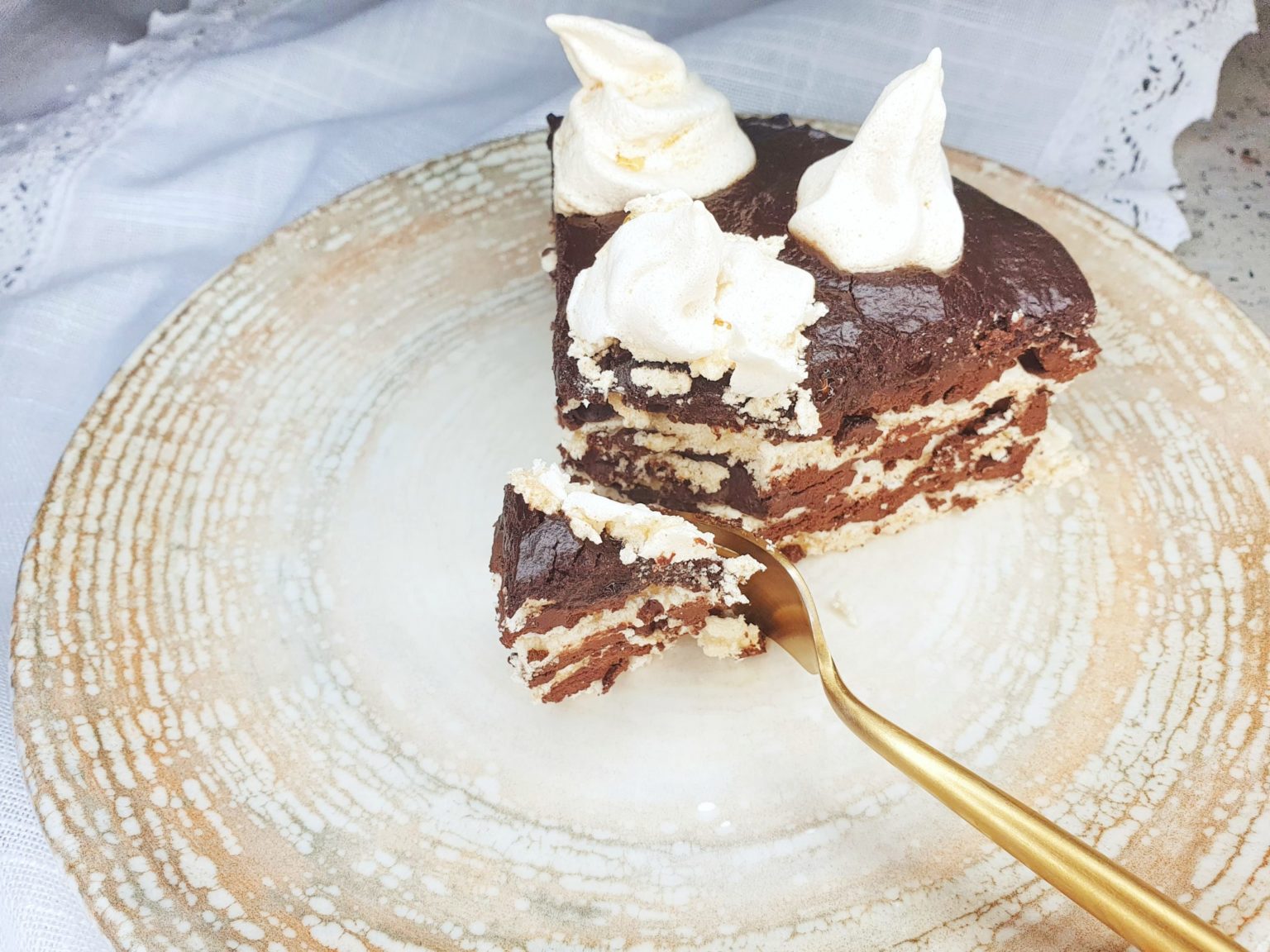 Tort de bezea și ciocolată - Adi Hădean