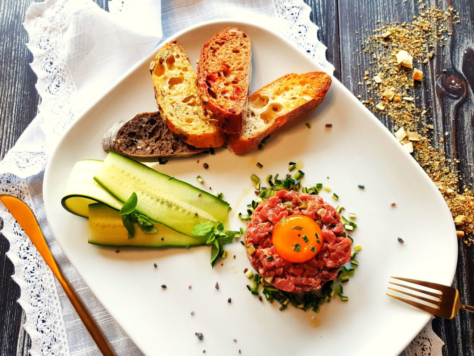 Biftec tartar - Adi Hădean