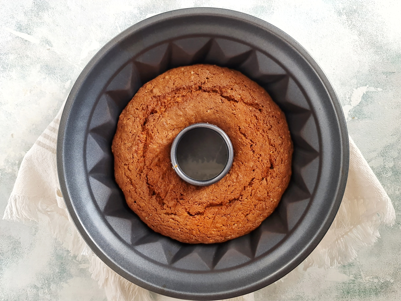 Guguluf cu morcovi - un desert potrivit pentru orice ocazie - Adi Hădean