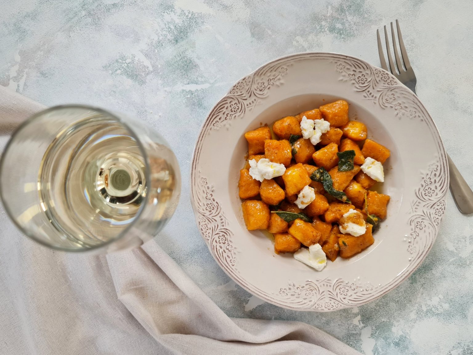 Gnocchi cu cartof dulce - preparatul ideal pentru un vin alb - Adi Hădean