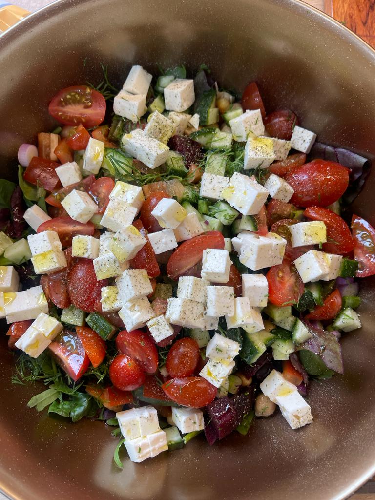 Salată de sfeclă, năut și feta - Sănătate în farfurie - Adi Hădean