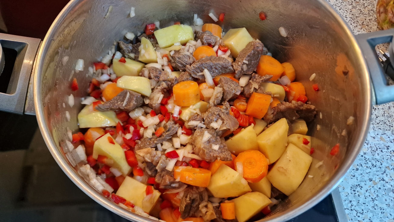 Gulaș - o mâncare plină de arome - Adi Hădean