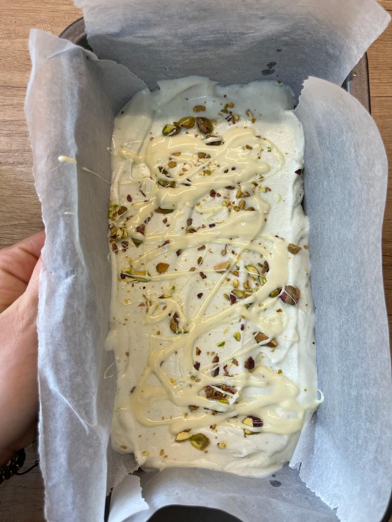Semifreddo cu zmeură, pastă de fistic și lapte condensat - Adi Hădean